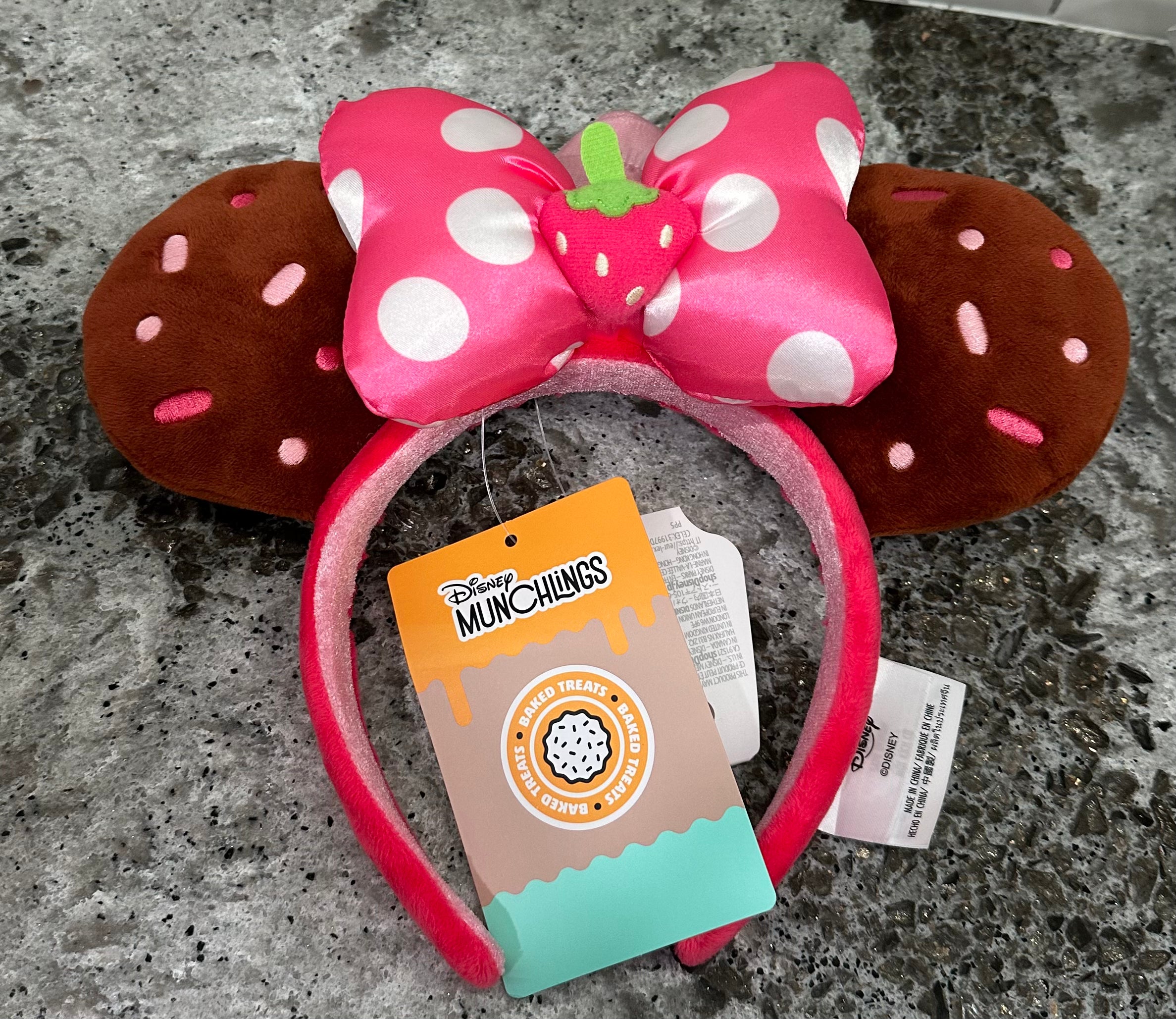 Disney Munchlings Strawberry Cupcake Minnie Ear Band – World of Treasures